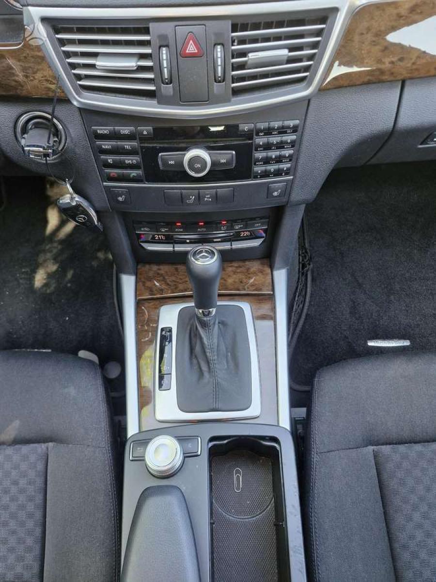 Черный Мерседес E 200 2010 в Вильнюс, объемом двигателя 1.80 л и пробегом 245 тыс. км за 6600 €, фото 12 на AUTOMOTO.COM.LV