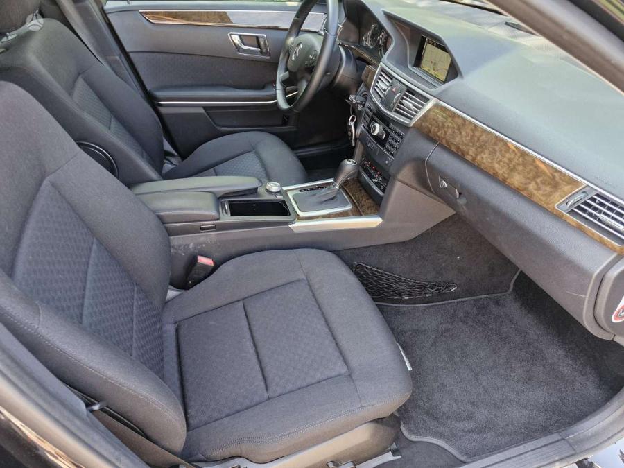 Черный Мерседес E 200 2010 в Вильнюс, объемом двигателя 1.80 л и пробегом 245 тыс. км за 6600 €, фото 13 на AUTOMOTO.COM.LV