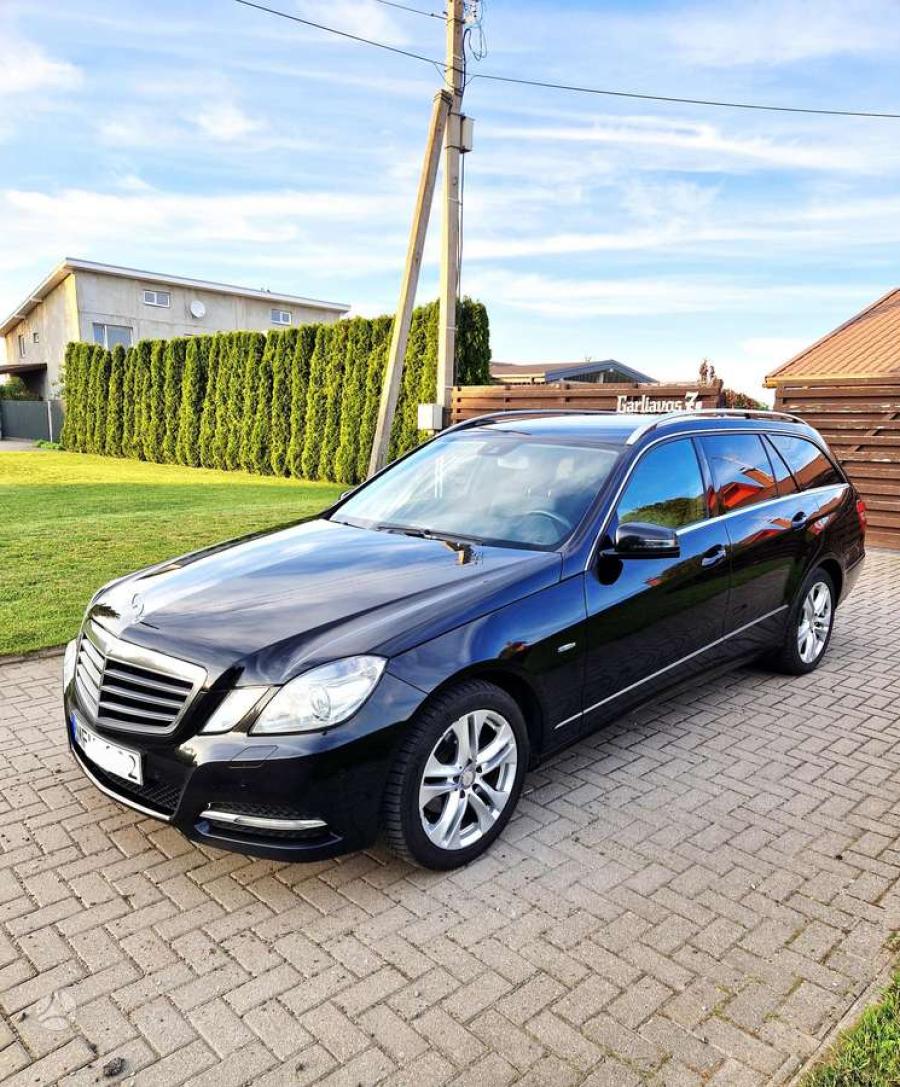 Melns Mercedes-Benz e-200 2010 Kauņa, ar dzinēja tilpumu 2.14 L un nobraukumu 377 tūkst. km par 4890 €, foto 1 vietnē AUTOMOTO.COM.LV