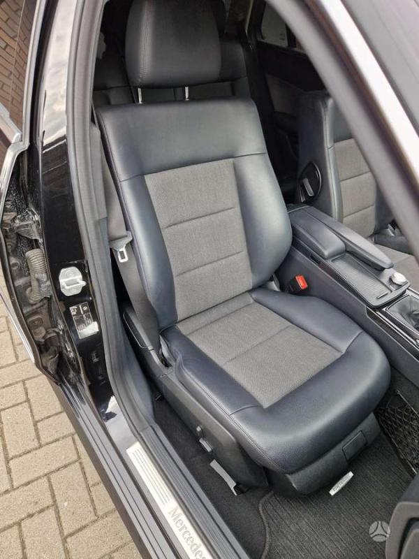 Black Mercedes-Benz e-200 2010 in Kaunas, with an engine capacity of 2.14 L and mileage of 377 thousand km for 4890 €, photo 10 on AUTOMOTO.COM.LV