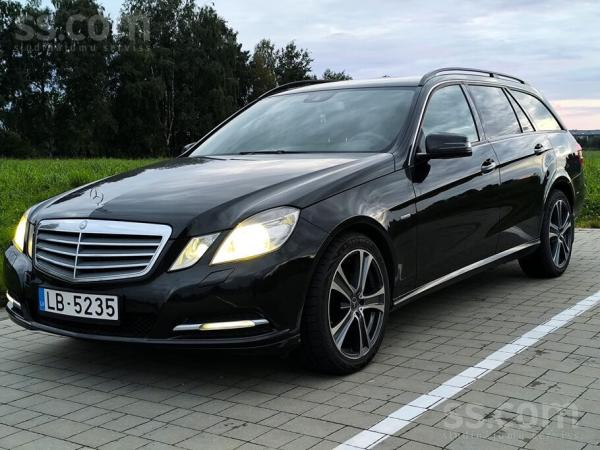 Черный Мерседес E 200 2010 в Рига, объемом двигателя 2.00 л и пробегом 454 тыс. км за 4900 €, фото 1 на AUTOMOTO.COM.LV