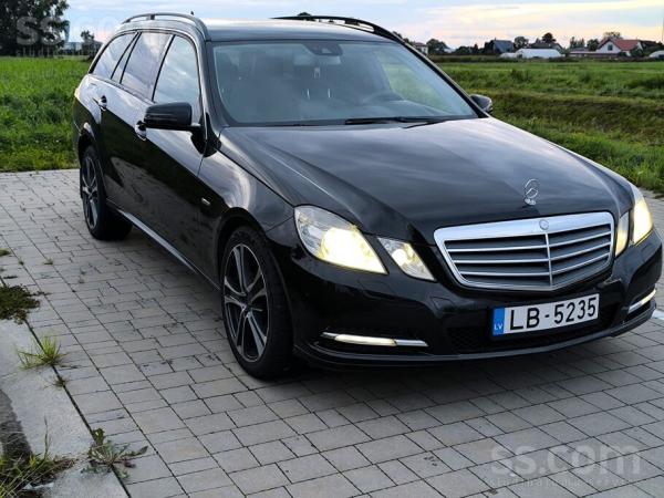 Черный Мерседес E 200 2010 в Рига, объемом двигателя 2.00 л и пробегом 454 тыс. км за 4900 €, фото 2 на AUTOMOTO.COM.LV