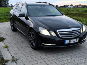 Черный Мерседес E 200 2010 в Рига, объемом двигателя 2.00 л и пробегом 454 тыс. км за 4900 €, фото 3 на AUTOMOTO.COM.LV