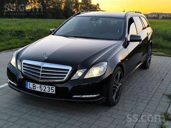 Black Mercedes-Benz e-200 2010 in Riga, with an engine capacity of 2.20 L and mileage of 454 thousand km for 4800 €, photo 1 on AUTOMOTO.COM.LV
