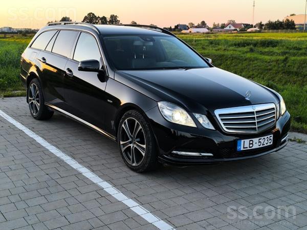 Black Mercedes-Benz e-200 2010 in Riga, with an engine capacity of 2.20 L and mileage of 454 thousand km for 4800 €, photo 3 on AUTOMOTO.COM.LV