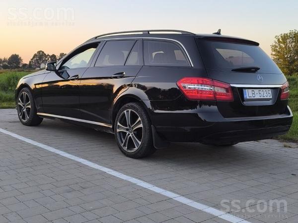 Black Mercedes-Benz e-200 2010 in Riga, with an engine capacity of 2.20 L and mileage of 454 thousand km for 4800 €, photo 4 on AUTOMOTO.COM.LV