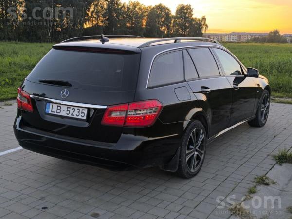 Black Mercedes-Benz e-200 2010 in Riga, with an engine capacity of 2.20 L and mileage of 454 thousand km for 4800 €, photo 5 on AUTOMOTO.COM.LV