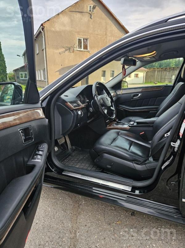 Melns Mercedes-Benz e-200 2011 Balvi, ar dzinēja tilpumu 2.20 L un nobraukumu 292 tūkst. km par 3100 €, foto 1 vietnē AUTOMOTO.COM.LV