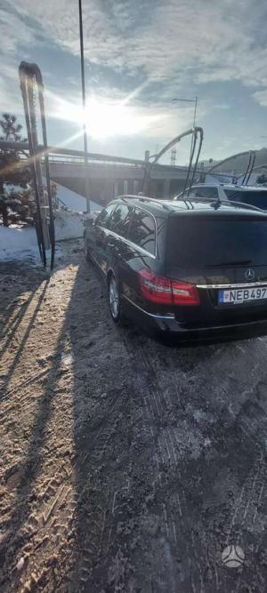 Black Mercedes-Benz e-200 2011 in Vilnius, with an engine capacity of 2.14 L and mileage of 372 thousand km for 5700 €, photo 3 on AUTOMOTO.COM.LV