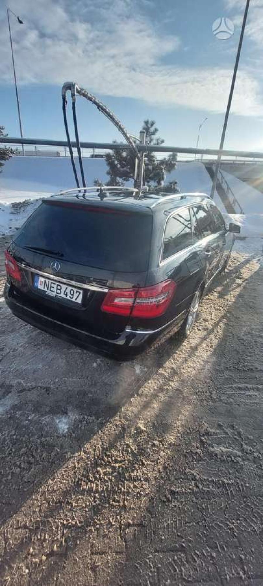 Black Mercedes-Benz e-200 2011 in Vilnius, with an engine capacity of 2.14 L and mileage of 372 thousand km for 5700 €, photo 4 on AUTOMOTO.COM.LV