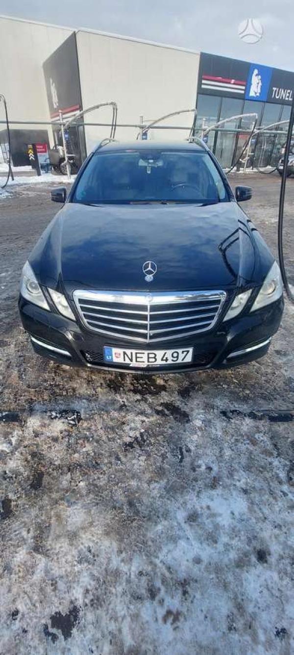 Black Mercedes-Benz e-200 2011 in Vilnius, with an engine capacity of 2.14 L and mileage of 372 thousand km for 5700 €, photo 9 on AUTOMOTO.COM.LV