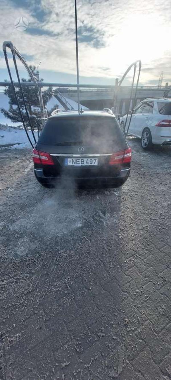 Black Mercedes-Benz e-200 2011 in Vilnius, with an engine capacity of 2.14 L and mileage of 372 thousand km for 5700 €, photo 10 on AUTOMOTO.COM.LV