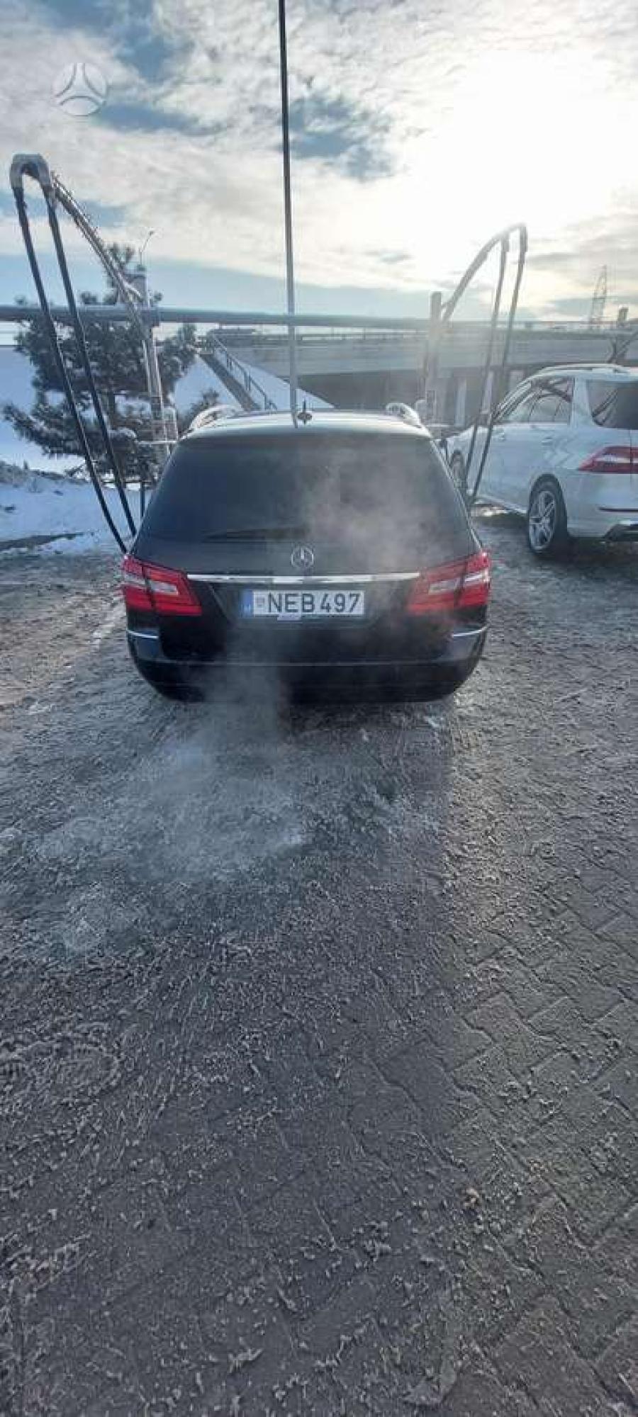 Black Mercedes-Benz e-200 2011 in Vilnius, with an engine capacity of 2.14 L and mileage of 372 thousand km for 5700 €, photo 10 on AUTOMOTO.COM.LV
