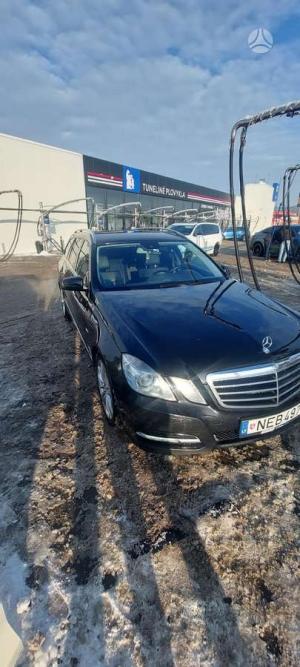 Black Mercedes-Benz e-200 2011 in Vilnius, with an engine capacity of 2.14 L and mileage of 372 thousand km for 5700 €, photo 14 on AUTOMOTO.COM.LV