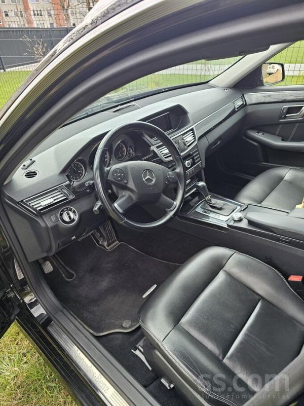 Melns Mercedes-Benz e-200 2011 Dobele, ar dzinēja tilpumu 2.10 L un nobraukumu 393 tūkst. km par 8200 €, foto 7 vietnē AUTOMOTO.COM.LV