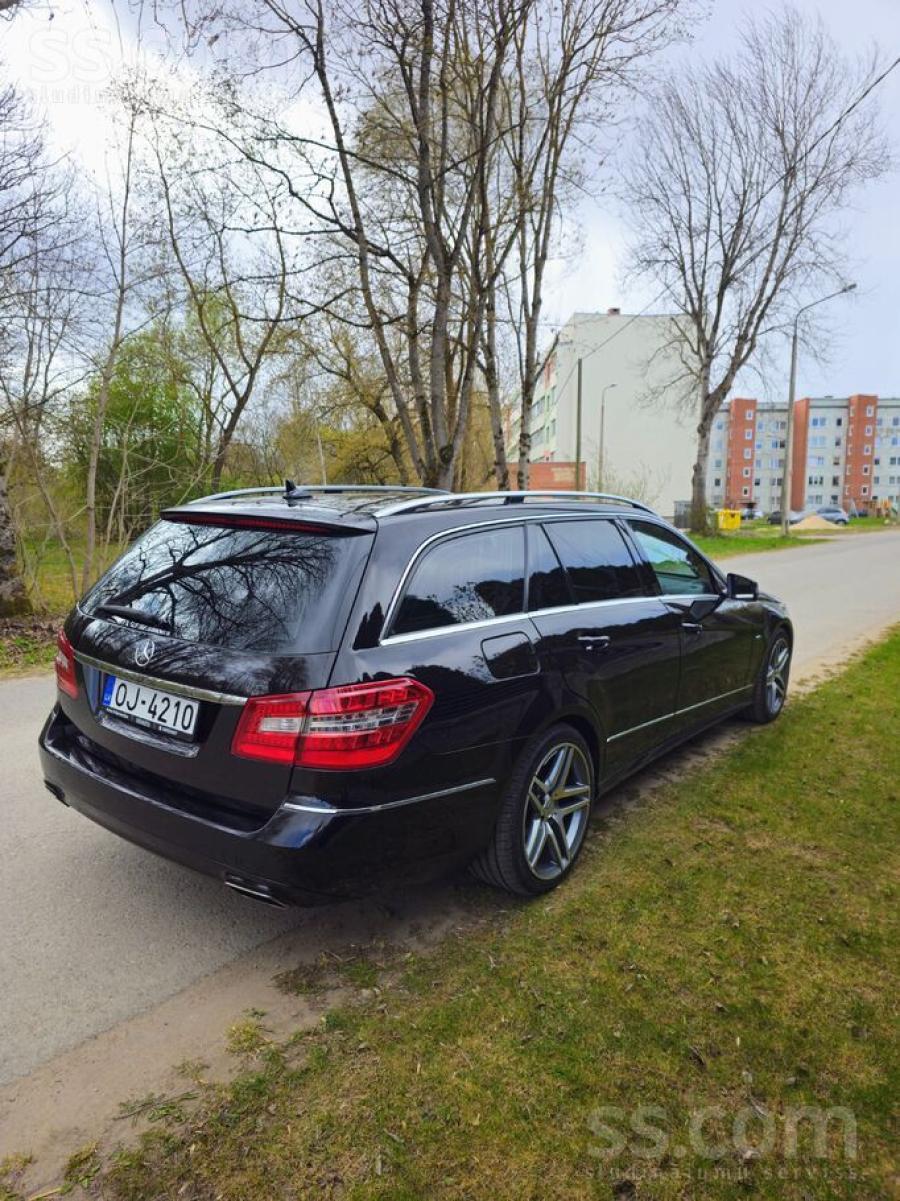 Black Mercedes-Benz e-200 2011 in Dobele, with an engine capacity of 2.10 L and mileage of 393 thousand km for 8200 €, photo 12 on AUTOMOTO.COM.LV