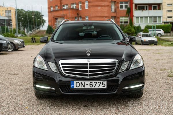 Black Mercedes-Benz e-200 2011 in Liepaja, with an engine capacity of 2.20 L and mileage of 229 thousand km for 7700 €, photo 2 on AUTOMOTO.COM.LV