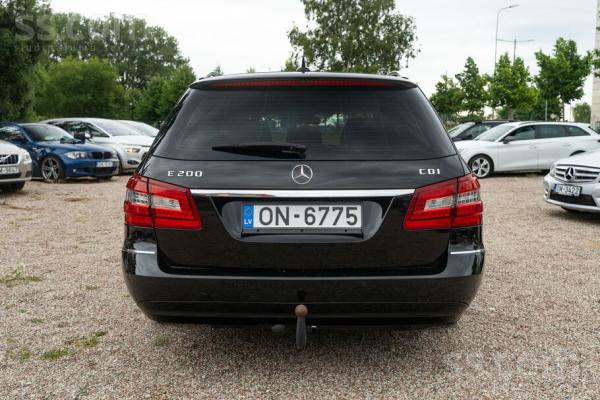 Black Mercedes-Benz e-200 2011 in Liepaja, with an engine capacity of 2.20 L and mileage of 229 thousand km for 7700 €, photo 6 on AUTOMOTO.COM.LV