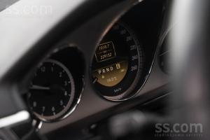 Melns Mercedes-Benz e-200 2011 Liepāja, ar dzinēja tilpumu 2.20 L un nobraukumu 229 tūkst. km par 7700 €, foto 23 vietnē AUTOMOTO.COM.LV