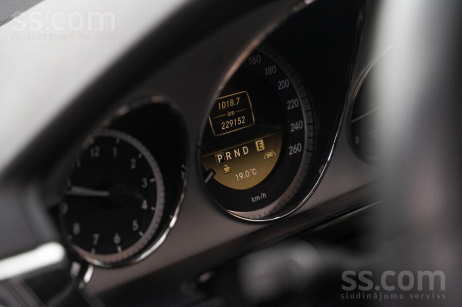 Melns Mercedes-Benz e-200 2011 Liepāja, ar dzinēja tilpumu 2.20 L un nobraukumu 229 tūkst. km par 7700 €, foto 23 vietnē AUTOMOTO.COM.LV