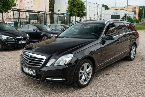 Melns Mercedes-Benz e-200 2011 Liepāja, ar dzinēja tilpumu 2.20 L un nobraukumu 229 tūkst. km par 7700 €, foto 1 vietnē AUTOMOTO.COM.LV