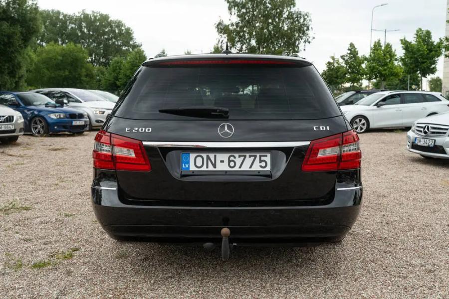 Черный Мерседес E 200 2011 в Лиепая, объемом двигателя 2.20 л и пробегом 229 тыс. км за 7700 €, фото 7 на AUTOMOTO.COM.LV