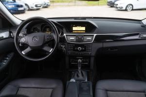 Черный Мерседес E 200 2011 в Лиепая, объемом двигателя 2.20 л и пробегом 229 тыс. км за 7700 €, фото 17 на AUTOMOTO.COM.LV