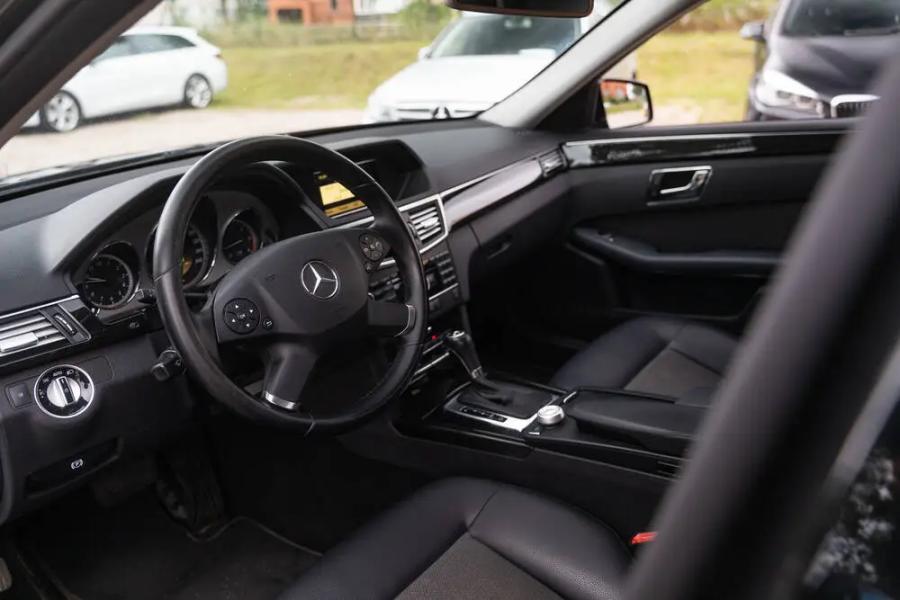Черный Мерседес E 200 2011 в Лиепая, объемом двигателя 2.20 л и пробегом 229 тыс. км за 7700 €, фото 20 на AUTOMOTO.COM.LV
