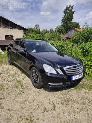 Melns Mercedes-Benz e-200 2011 Aizkraukle, ar dzinēja tilpumu 2.10 L un nobraukumu 308 tūkst. km par 2500 €, foto  vietnē AUTOMOTO.COM.LV