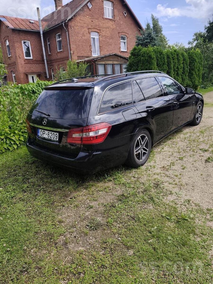 Черный Мерседес E 200 2011 в Айзкраукле, объемом двигателя 2.10 л и пробегом 308 тыс. км за 2500 €, фото 3 на AUTOMOTO.COM.LV