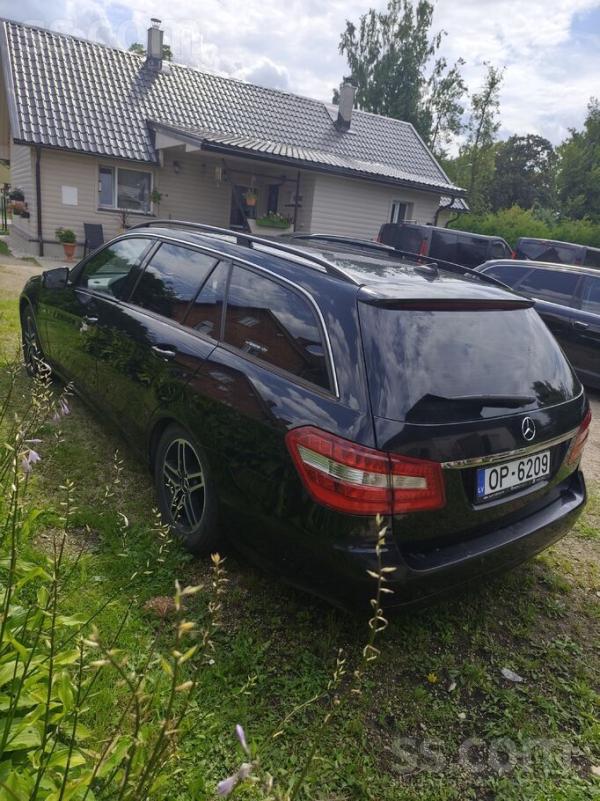 Черный Мерседес E 200 2011 в Айзкраукле, объемом двигателя 2.10 л и пробегом 308 тыс. км за 2500 €, фото 3 на AUTOMOTO.COM.LV
