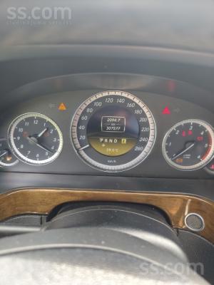 Черный Мерседес E 200 2011 в Айзкраукле, объемом двигателя 2.10 л и пробегом 308 тыс. км за 2500 €, фото 12 на AUTOMOTO.COM.LV