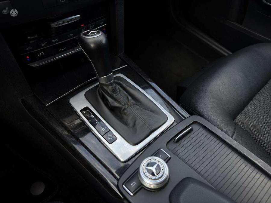 Melns Mercedes-Benz e-200 2011 Kauņa, ar dzinēja tilpumu 2.10 L un nobraukumu 245 tūkst. km par 6999 €, foto 16 vietnē AUTOMOTO.COM.LV
