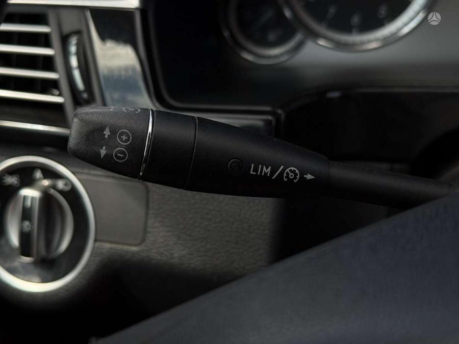 Melns Mercedes-Benz e-200 2011 Kauņa, ar dzinēja tilpumu 2.10 L un nobraukumu 245 tūkst. km par 6999 €, foto 19 vietnē AUTOMOTO.COM.LV