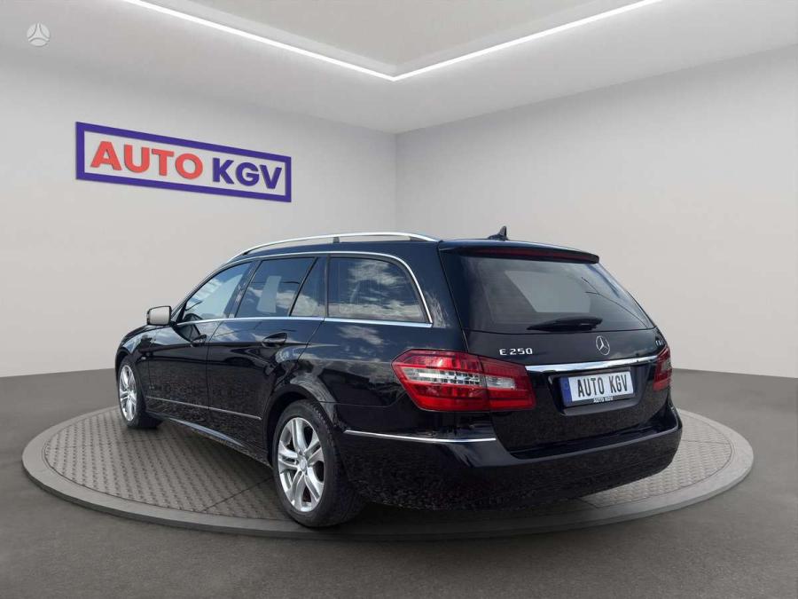 Melns Mercedes-Benz e-200 2011 Kauņa, ar dzinēja tilpumu 2.10 L un nobraukumu 245 tūkst. km par 6999 €, foto 4 vietnē AUTOMOTO.COM.LV