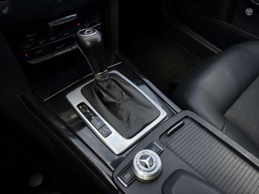 Черный Мерседес E 200 2011 в Каунас, объемом двигателя 2.10 л и пробегом 245 тыс. км за 6999 €, фото 16 на AUTOMOTO.COM.LV