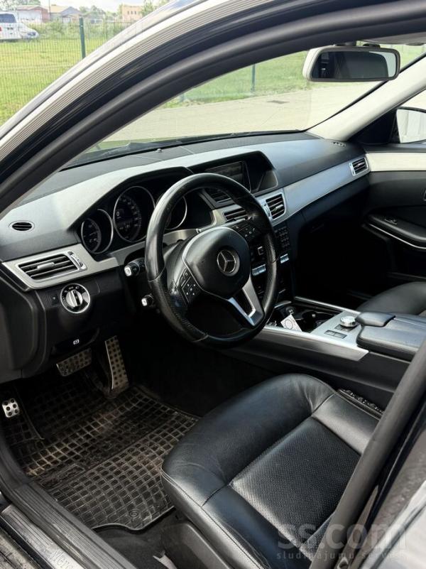 Black Mercedes-Benz e-200 2013 in Liepaja, with an engine capacity of 2.20 L and mileage of 275 thousand km for 8500 €, photo 5 on AUTOMOTO.COM.LV