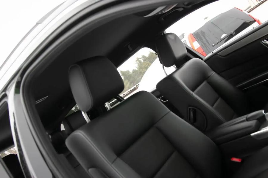 Black Mercedes-Benz e-200 2013 in Tukums, with an engine capacity of 2.00 L and mileage of 249 thousand km for 10990 €, photo 9 on AUTOMOTO.COM.LV