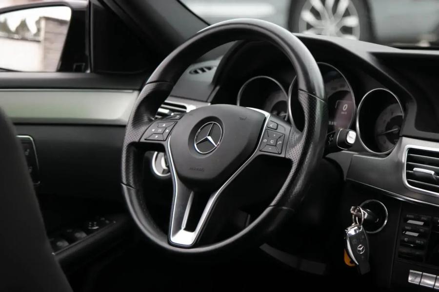 Black Mercedes-Benz e-200 2013 in Tukums, with an engine capacity of 2.00 L and mileage of 249 thousand km for 10990 €, photo 11 on AUTOMOTO.COM.LV