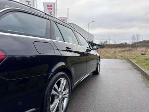 Melns Mercedes-Benz e-200 2014 Viļņa, ar dzinēja tilpumu 2.14 L un nobraukumu 284 tūkst. km par 8600 €, foto 12 vietnē AUTOMOTO.COM.LV