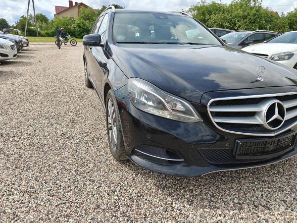 Black Mercedes-Benz e-200 2014 in Vilnius, with an engine capacity of 2.14 L and mileage of 284 thousand km for 7500 €, photo 3 on AUTOMOTO.COM.LV