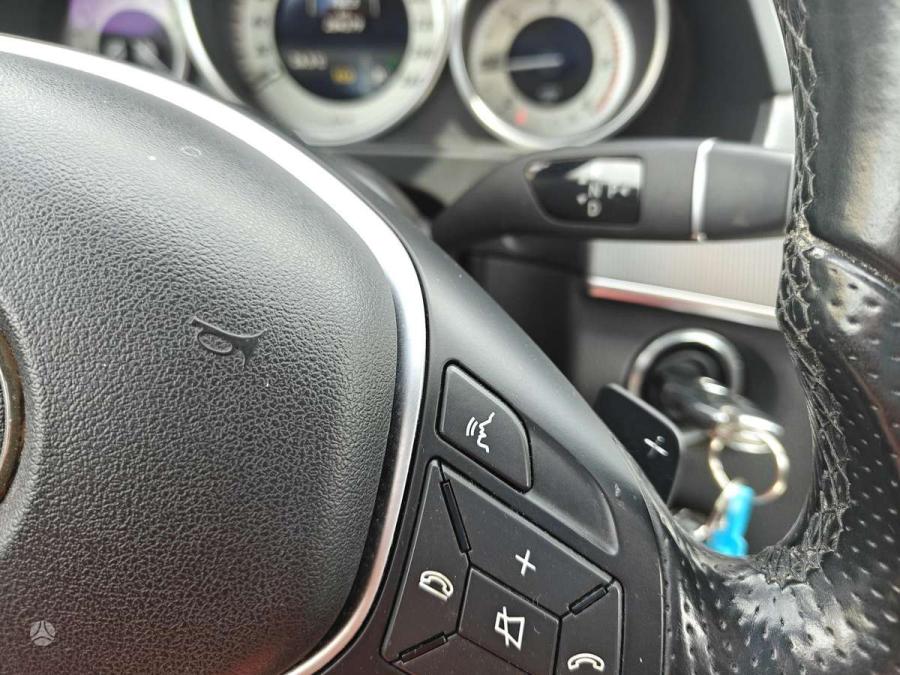 Черный Мерседес E 200 2014 в Вильнюс, объемом двигателя 2.14 л и пробегом 284 тыс. км за 7500 €, фото 20 на AUTOMOTO.COM.LV