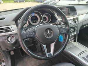 Черный Мерседес E 200 2014 в Вильнюс, объемом двигателя 2.14 л и пробегом 284 тыс. км за 7500 €, фото 22 на AUTOMOTO.COM.LV