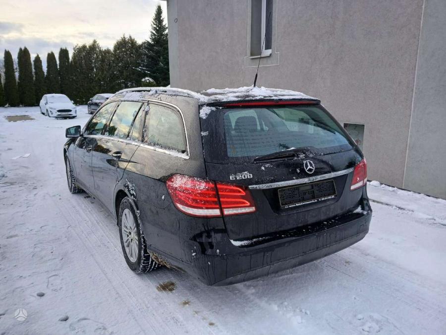Melns Mercedes-Benz e-200 2015 Tauragė, ar dzinēja tilpumu 2.20 L un nobraukumu 356 tūkst. km par 6400 €, foto 6 vietnē AUTOMOTO.COM.LV