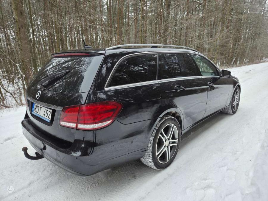 Melns Mercedes-Benz e-200 2015 Alīta, ar dzinēja tilpumu 2.10 L un nobraukumu 265 tūkst. km par 7299 €, foto 4 vietnē AUTOMOTO.COM.LV