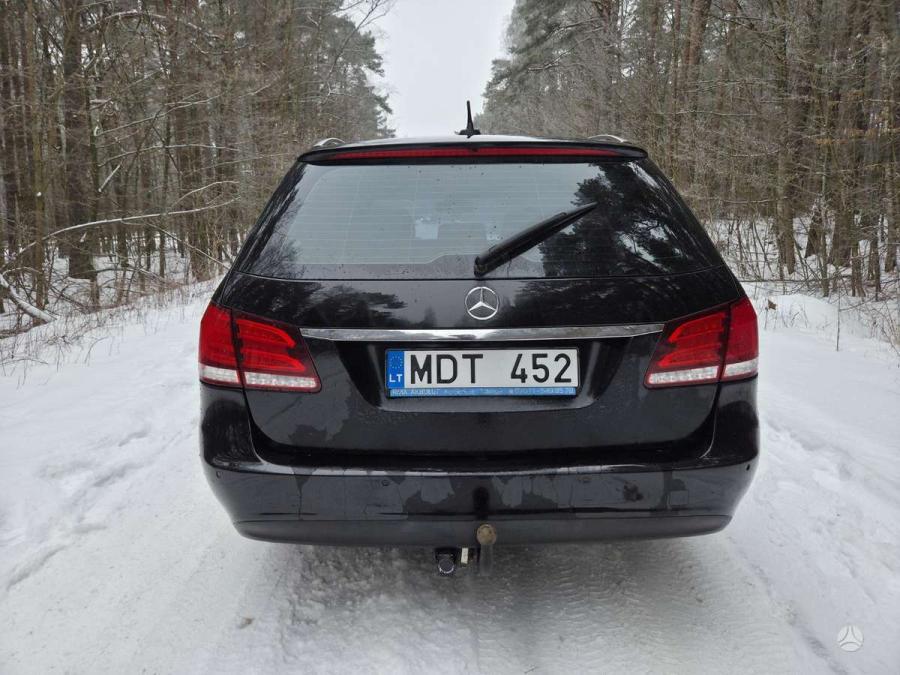 Melns Mercedes-Benz e-200 2015 Alīta, ar dzinēja tilpumu 2.10 L un nobraukumu 265 tūkst. km par 7299 €, foto 5 vietnē AUTOMOTO.COM.LV