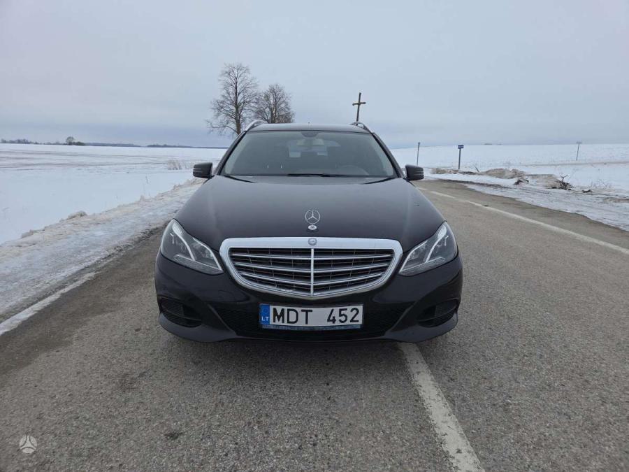 Black Mercedes-Benz e-200 2015 in Alytus, with an engine capacity of 2.10 L and mileage of 264 thousand km for 6999 €, photo 2 on AUTOMOTO.COM.LV