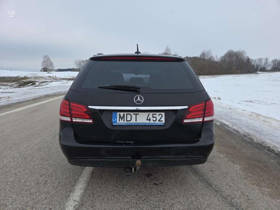 Black Mercedes-Benz e-200 2015 in Alytus, with an engine capacity of 2.10 L and mileage of 264 thousand km for 6999 €, photo 5 on AUTOMOTO.COM.LV