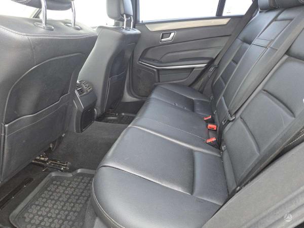 Melns Mercedes-Benz e-200 2015 Alīta, ar dzinēja tilpumu 2.10 L un nobraukumu 264 tūkst. km par 6999 €, foto 11 vietnē AUTOMOTO.COM.LV