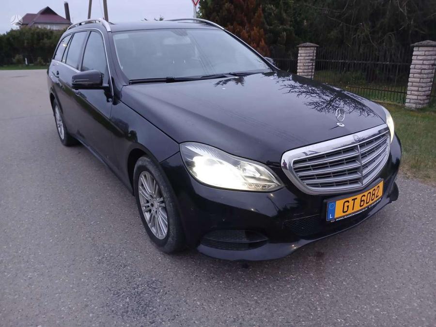 Черный Мерседес E 200 2015 в Таураге, объемом двигателя 2.14 л и пробегом 350 тыс. км за 4800 €, фото 3 на AUTOMOTO.COM.LV